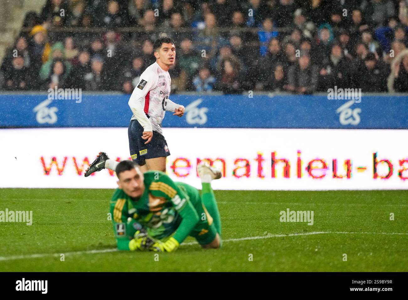 11 Osame SAHRAOUI (losc) during the Ligue 1 MCDonald's match between ...