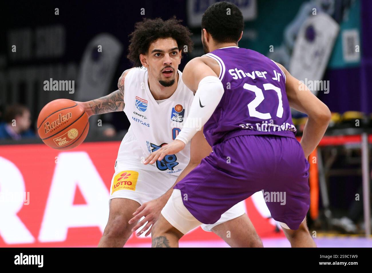 Michael Devoe (Syntainics MBC #0) (am Ball), Marcus Shaver Jr. (BG ...