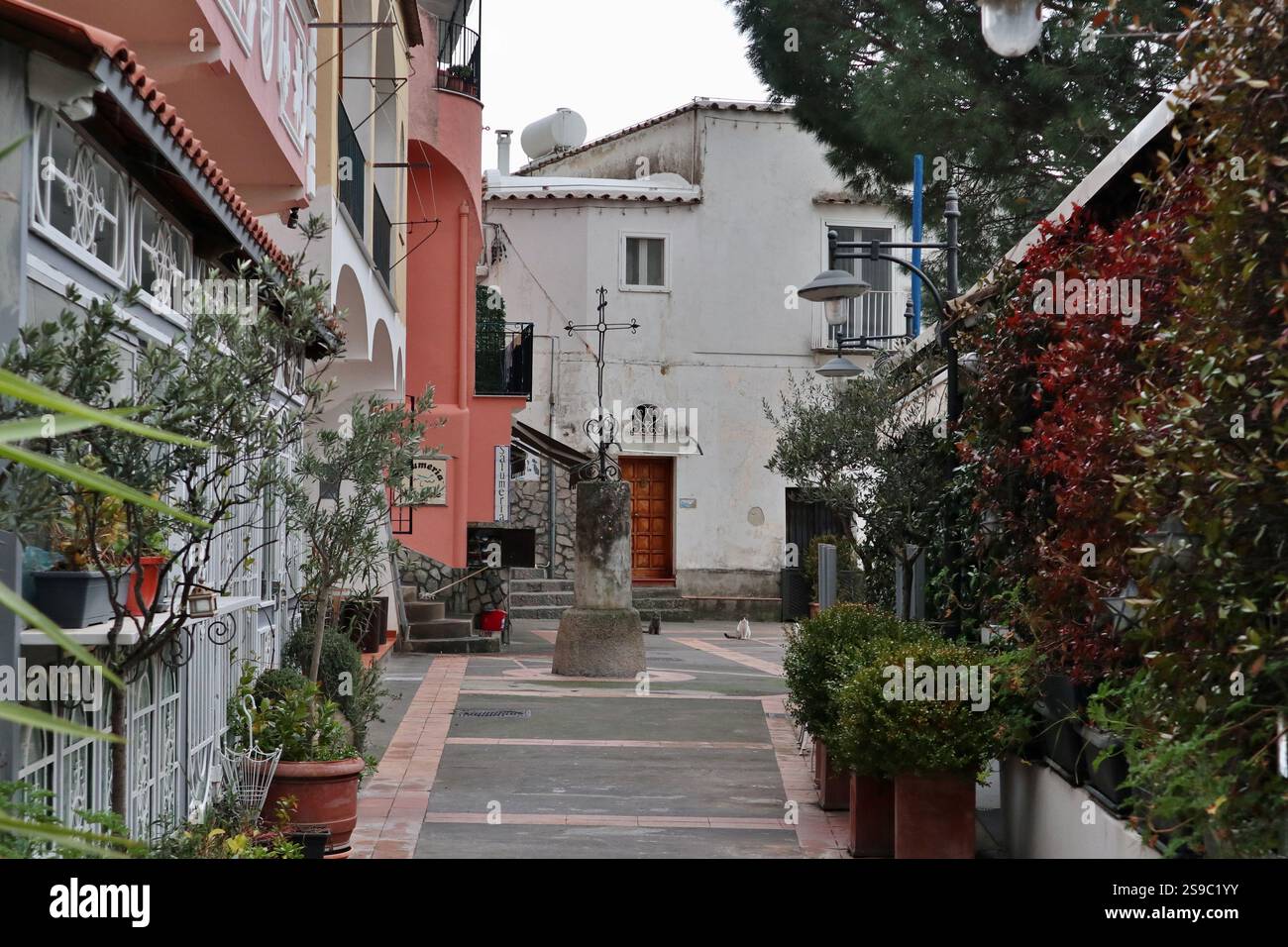 Montepertuso - Scorcio di Piazza Cappella da Via Gradoni Stock Photo ...