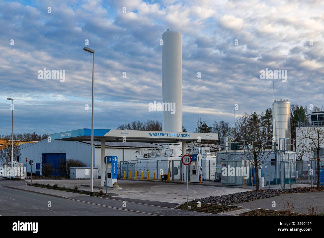 Siemens Campus, Erlangen, 25.01.2025 Eine Wasserstofftankstelle mit ...