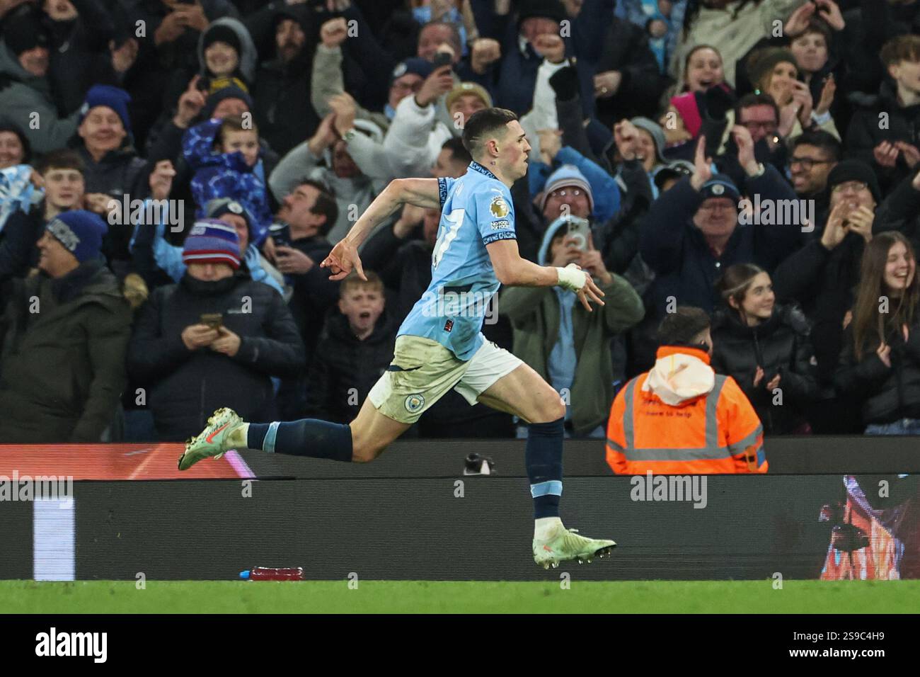 Phil Foden of Manchester City celebrates his goal to make it 3-1 during ...