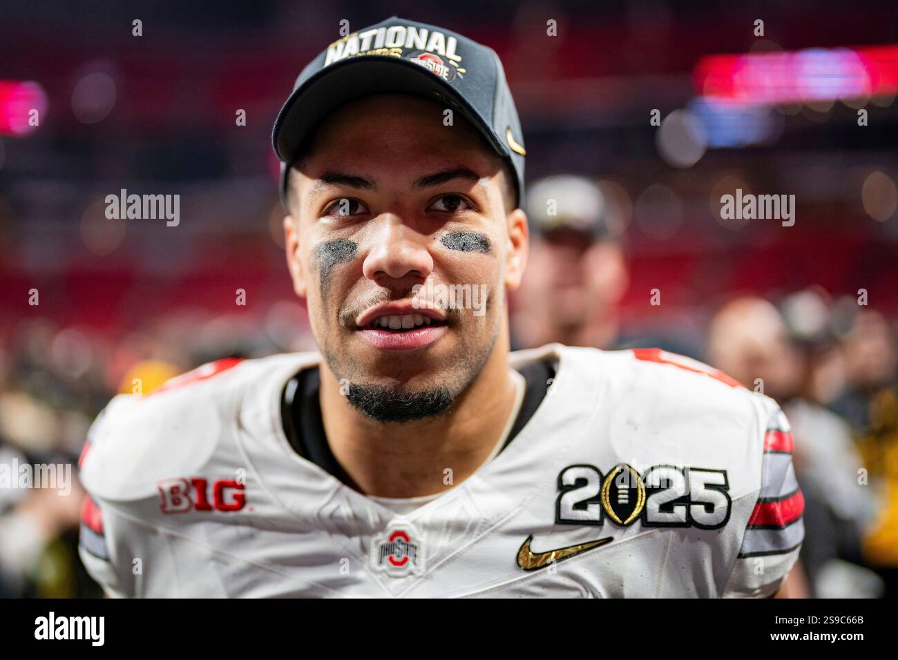 Ohio State linebacker Cody Simon (0) celebrates after defeating Notre ...