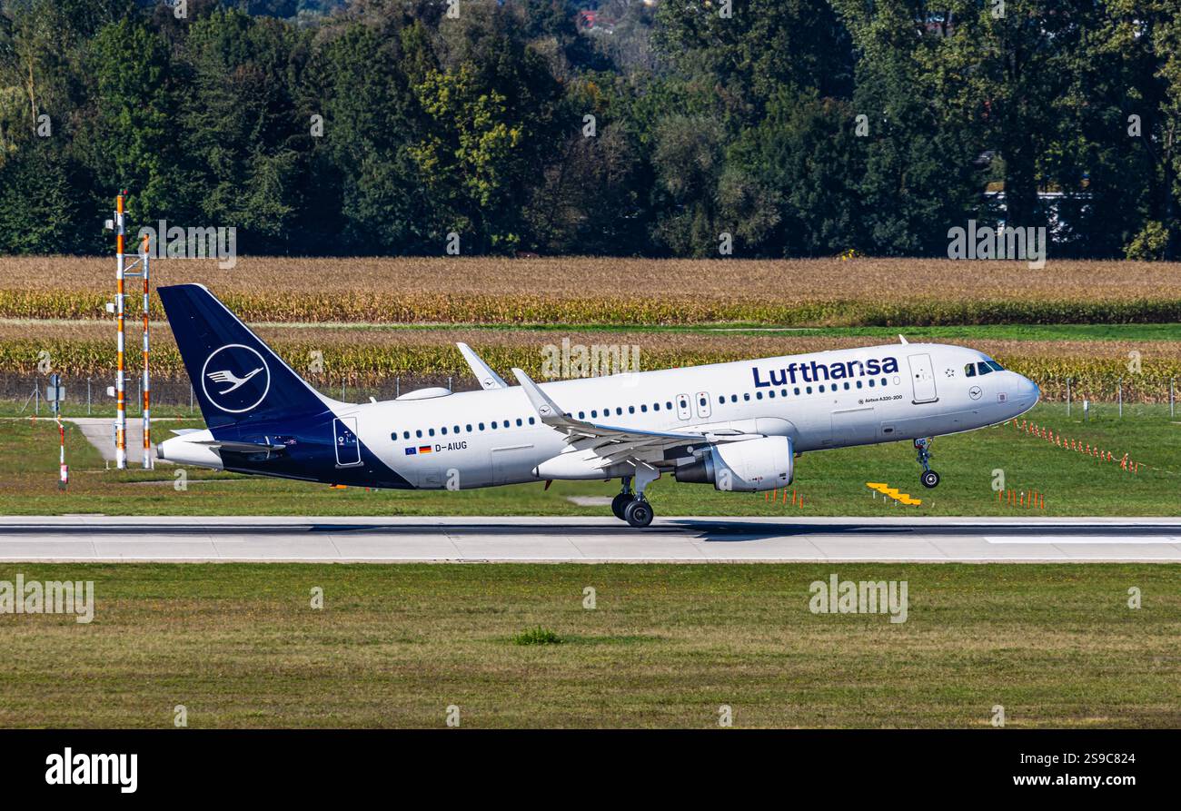 Munich, Germany, 17th Sep 2024: A Lufthansa Airbus A320-214 lands on ...