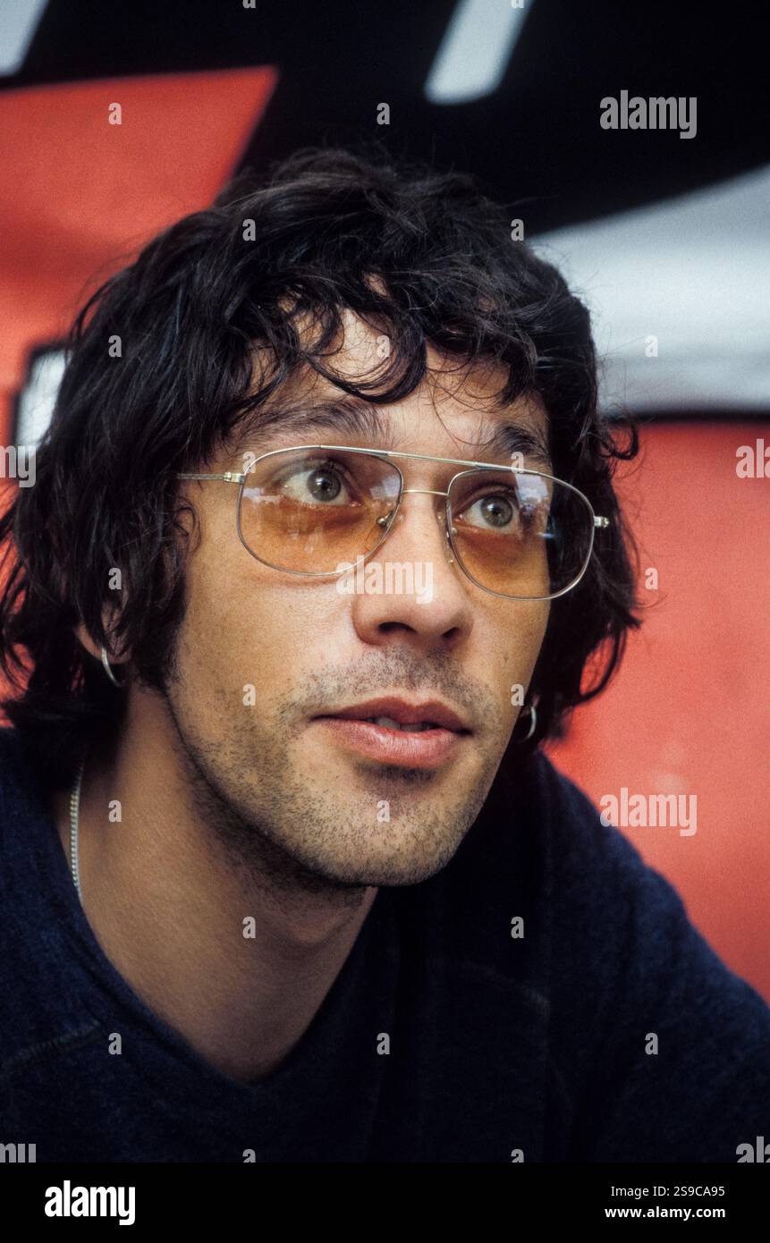 RICK WITTER, SHED SEVEN, READING FESTIVAL 98: A portrait of Rick Witter ...