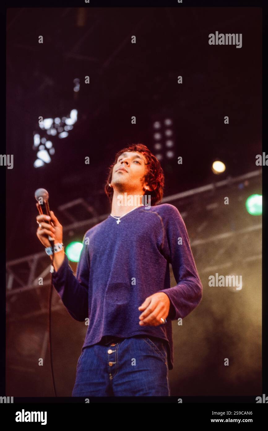RICK WITTER, SHED SEVEN, READING FESTIVAL 98: Rick Witter singer of ...