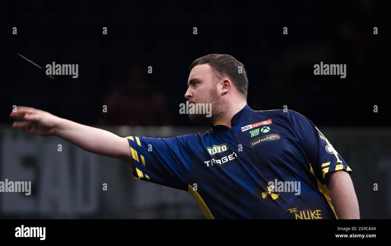 DEN BOSCH - Darter Luke Littler during the quarterfinals of the TOTO ...