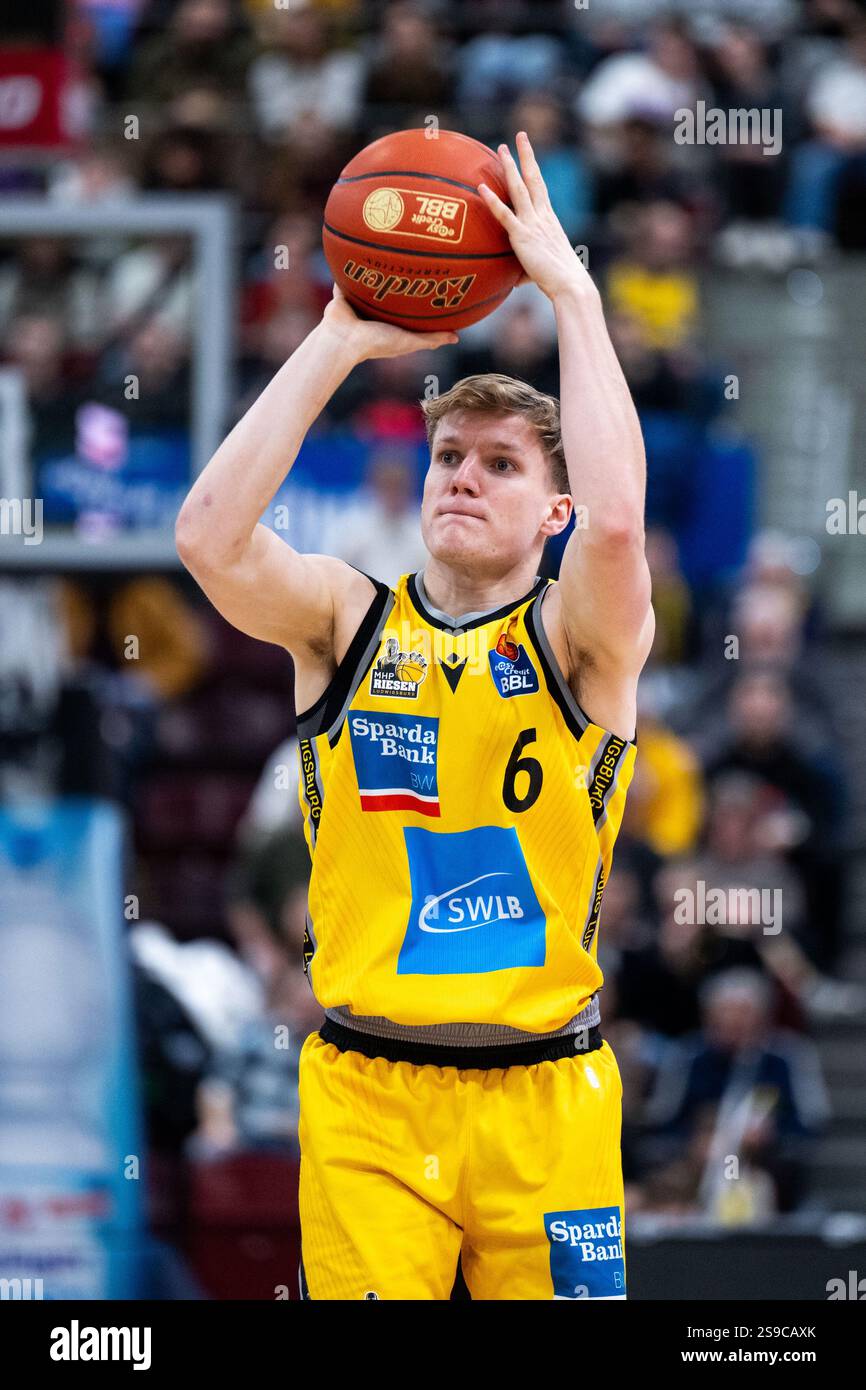 Johannes Patrick (MHP Riesen Ludwigsburg, #06) am Ball, GER, MHP Riesen ...