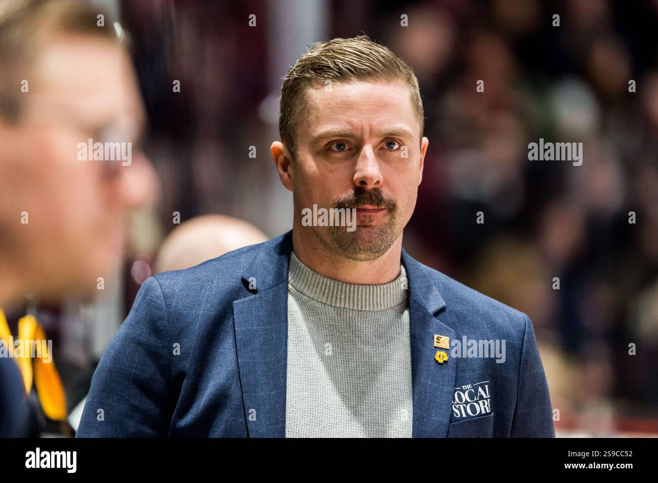 250125 Skellefteås tränare Pierre Johnsson under ishockeymatchen i SHL ...