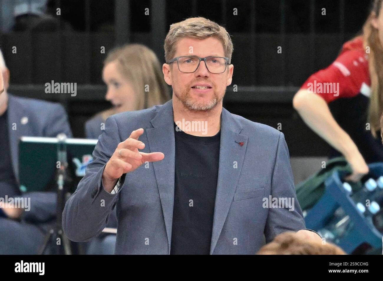 25.01.2025, LKH Arena, Lueneburg, GER; 1. VBL, SVG Lueneburg vs FT 1844 Freiburg im Bild Trainer ...