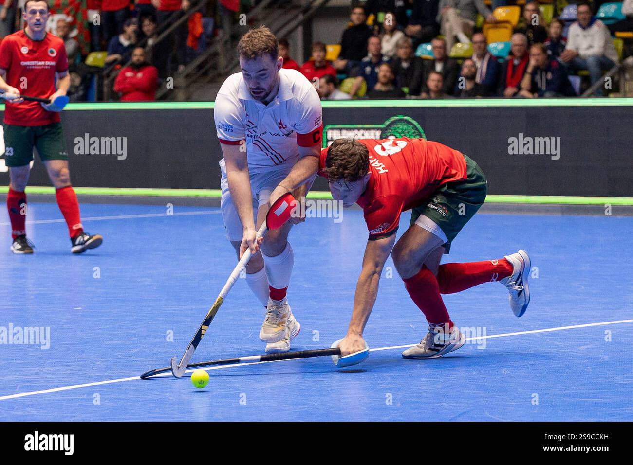 Nicolas Proske (TSV Mannheim #9) & Julius Hayner (Crefelder HTC #6) im ...