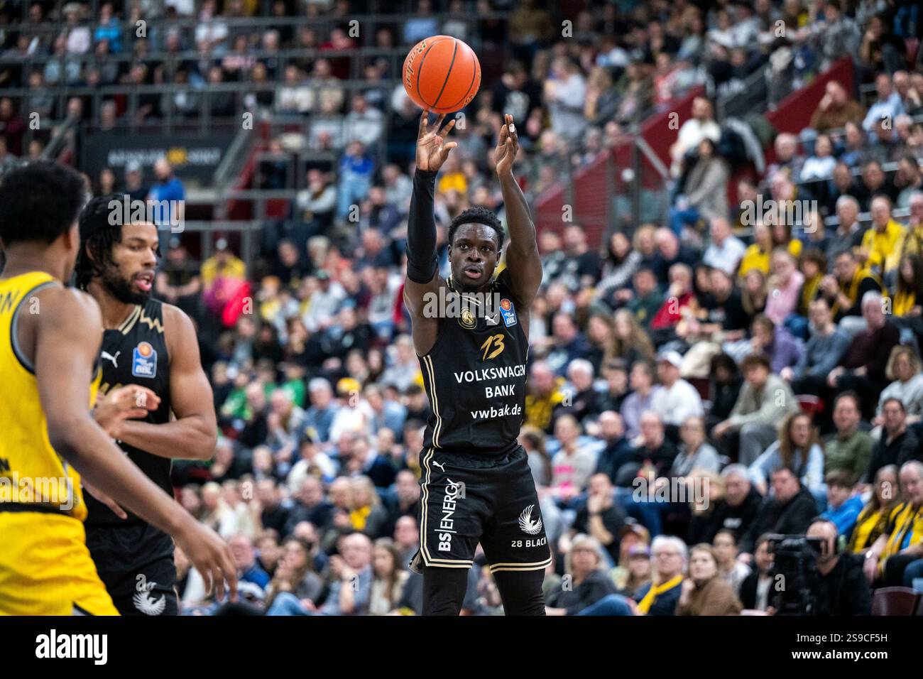 Barra Njie (Basketball Loewen Braunschweig, #13) am Ball, GER, MHP ...