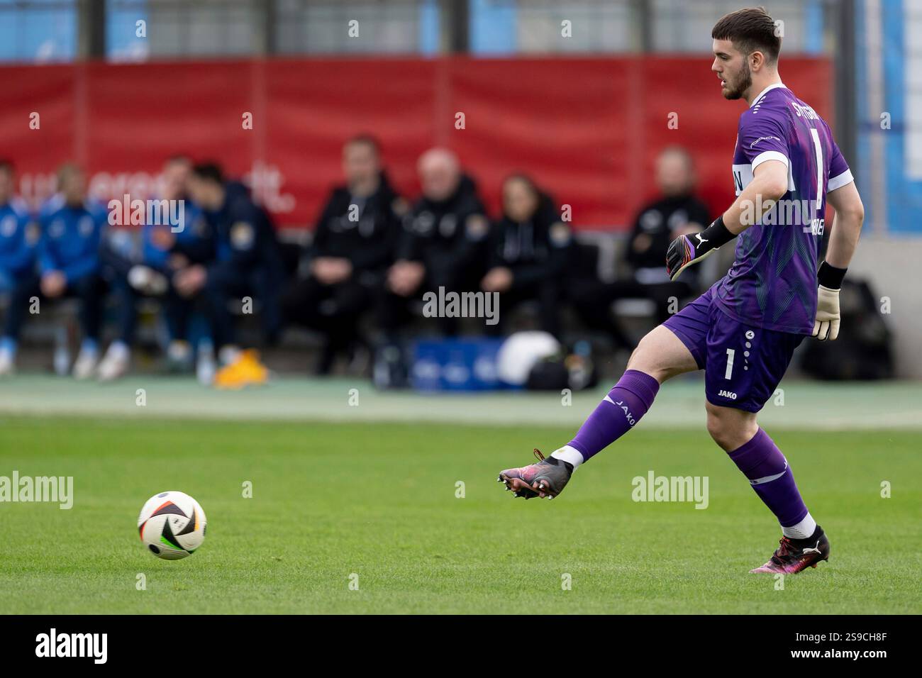 Dennis Seimen (Torwart, VfB Stuttgart II / U21, #1). GER, TSV 1860 ...