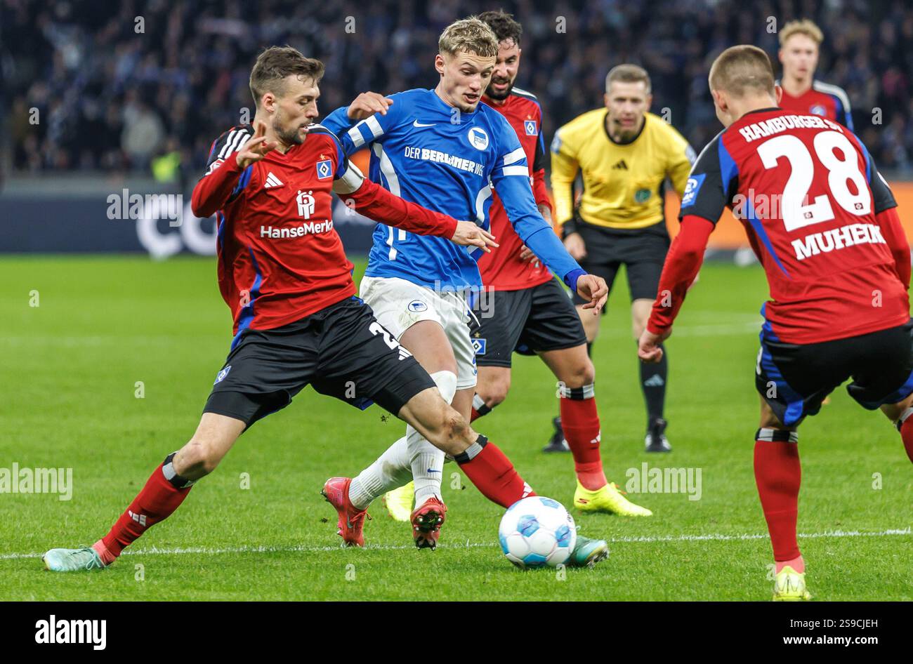 25 January 2025, Berlin: Soccer: Bundesliga 2, Hertha BSC - Hamburger ...