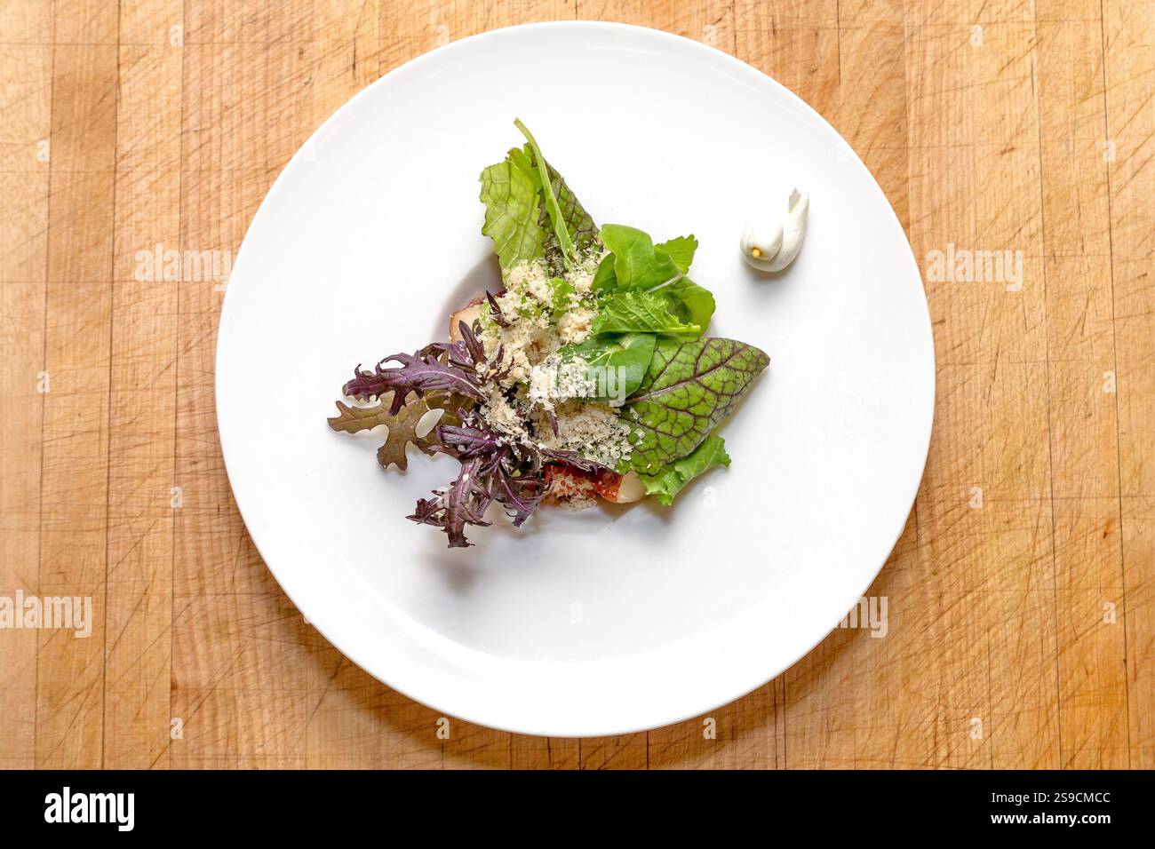 Salad presentation hi-res stock photography and images - Alamy