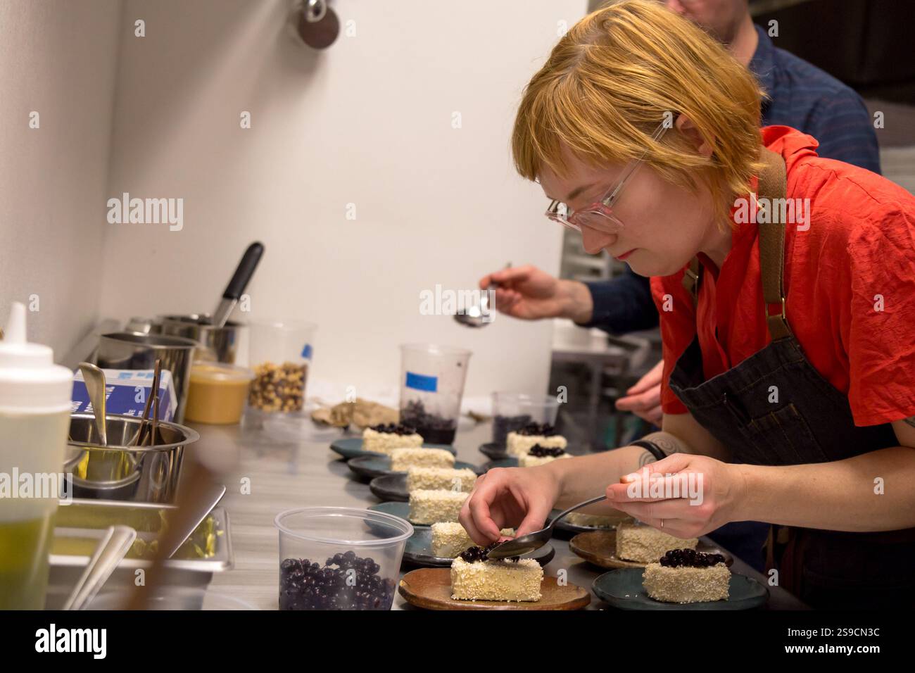 Food chef carefully plates hi-res stock photography and images - Alamy