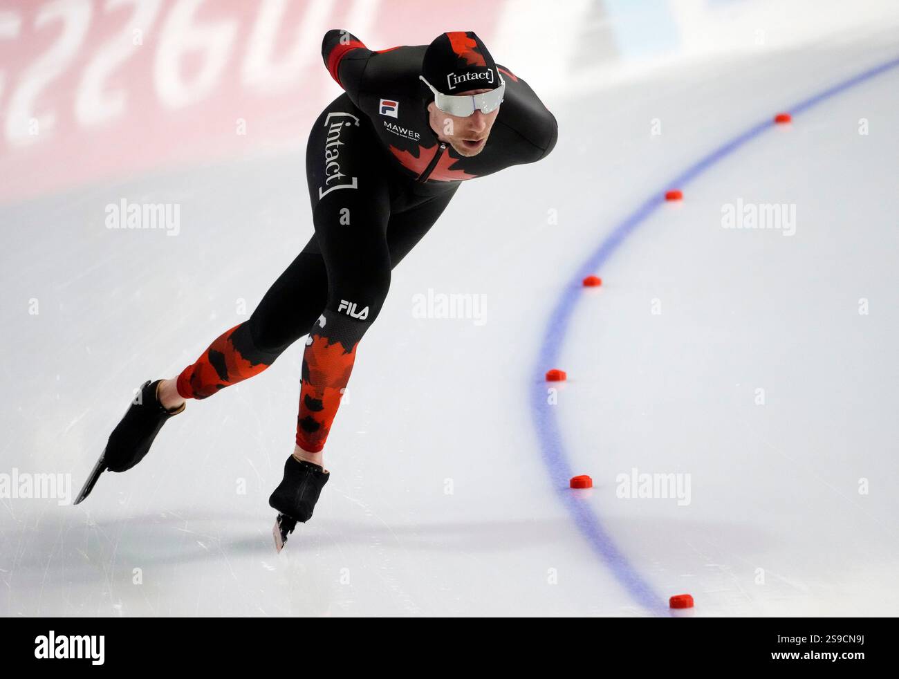 Canadian speed skater Ted-Jan Bloemen races in the men‚Äôs 10,000-metre ...