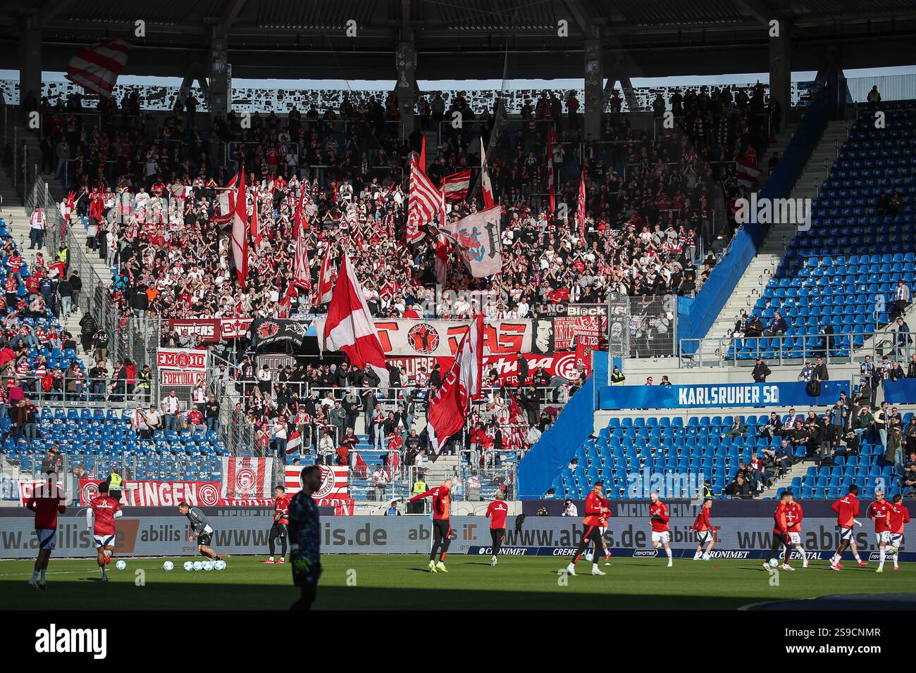 Warmup im BB Bank Wildpark die Mannscht von Duesseldorf, Karlsruher SC ...