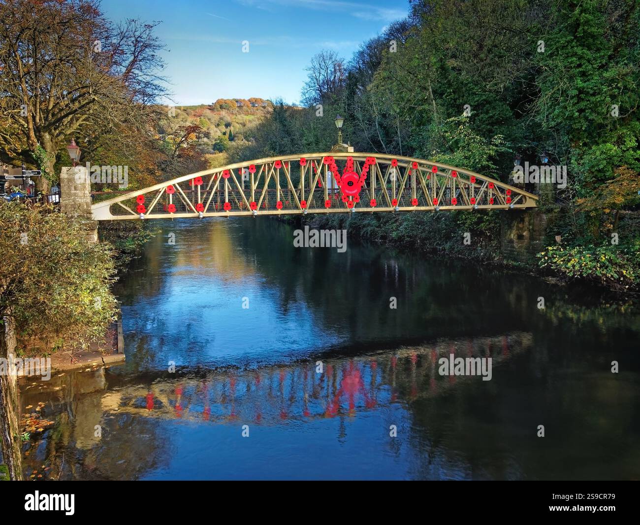 UK, Derbyshire, Peak District, Matlock Bath, Jubilee Bridge and River ...