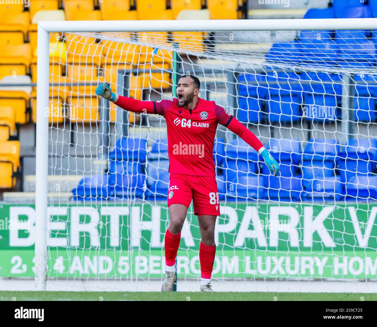 St johnstone goalkeeper hi-res stock photography and images - Alamy