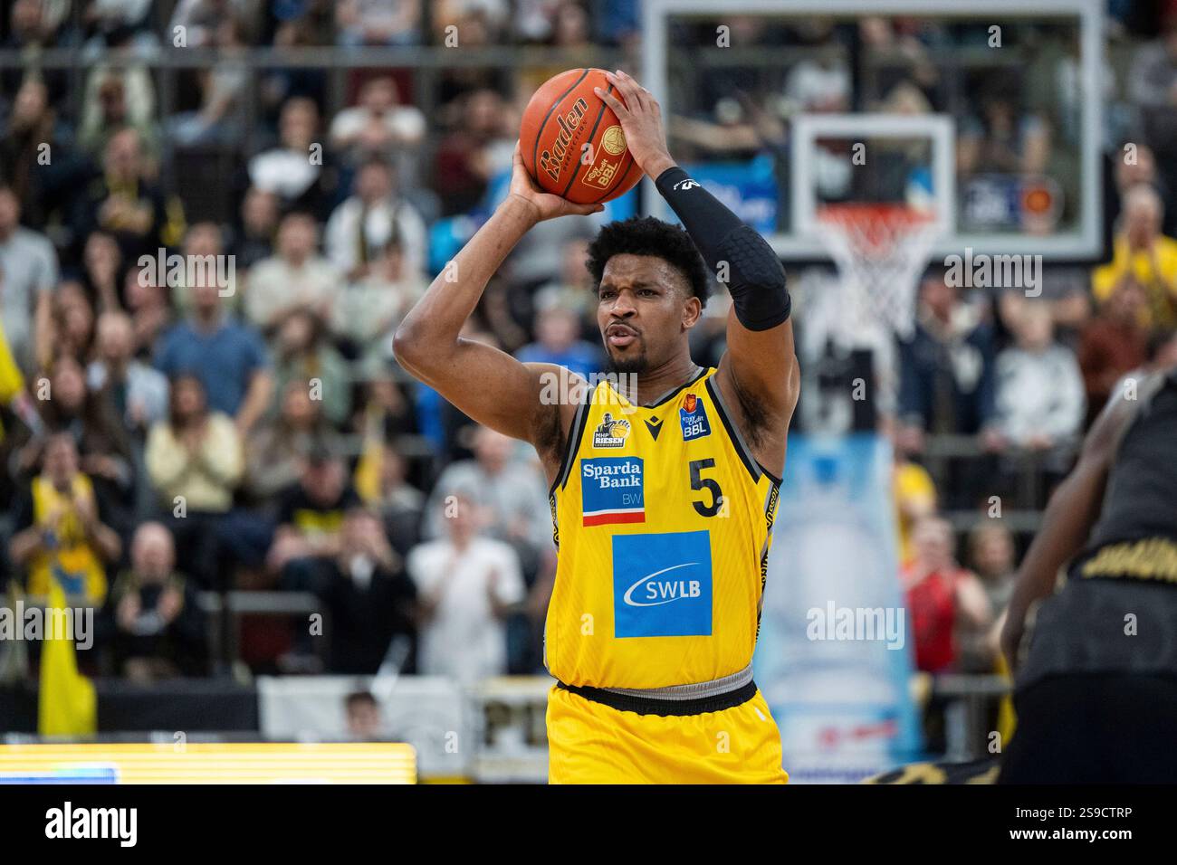 Justin Simon (MHP Riesen Ludwigsburg, #05) am Ball, GER, MHP Riesen ...