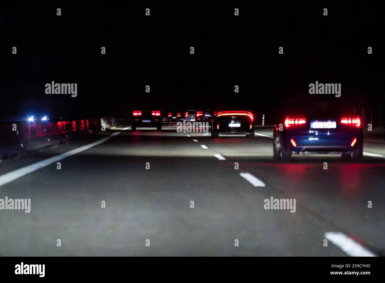 Autos fahren auf der Autobahn 81 A81 zwischen Stuttgart und Singen ...