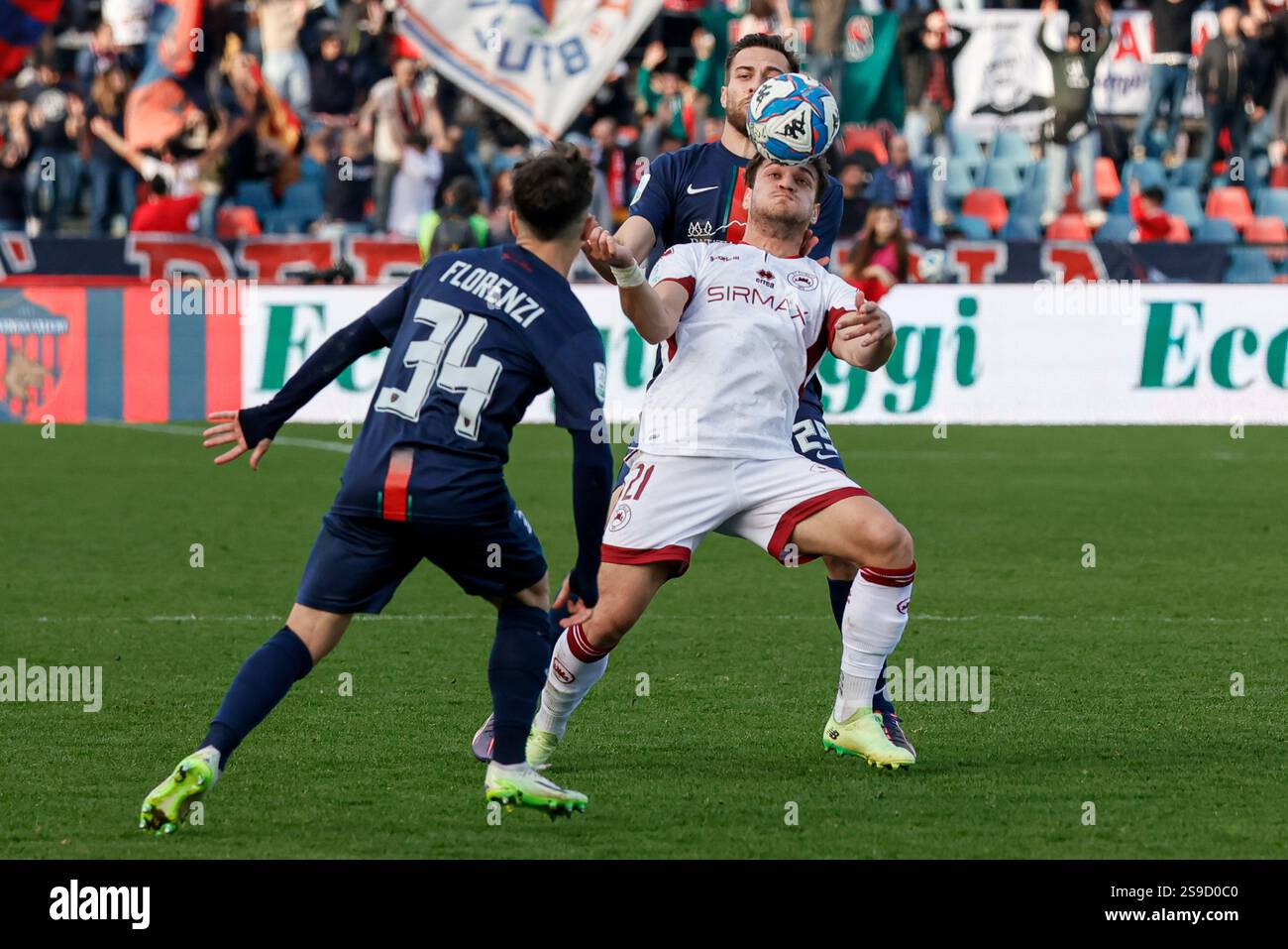 Cosenza, Italy, 25th January 2025, San Vito-Marulla Stadium: Simone ...