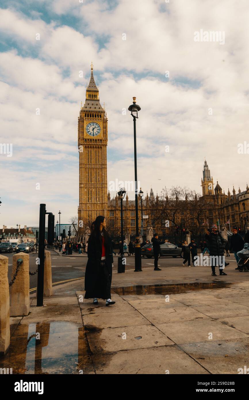 Street Scene Featuring London's Iconic Big Ben Stock Photo - Alamy