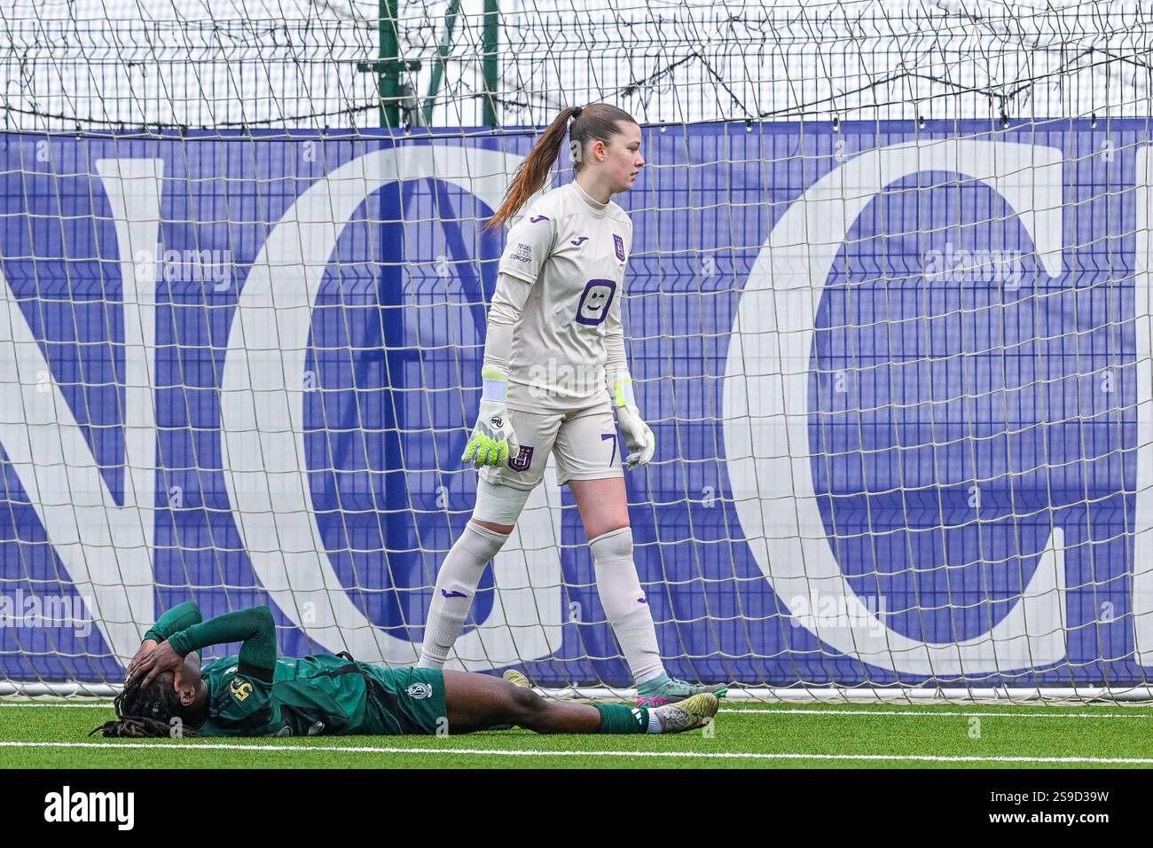 Welma Fon (22) of Standard and :Aude Waldbillig (71) goalkeeper of ...