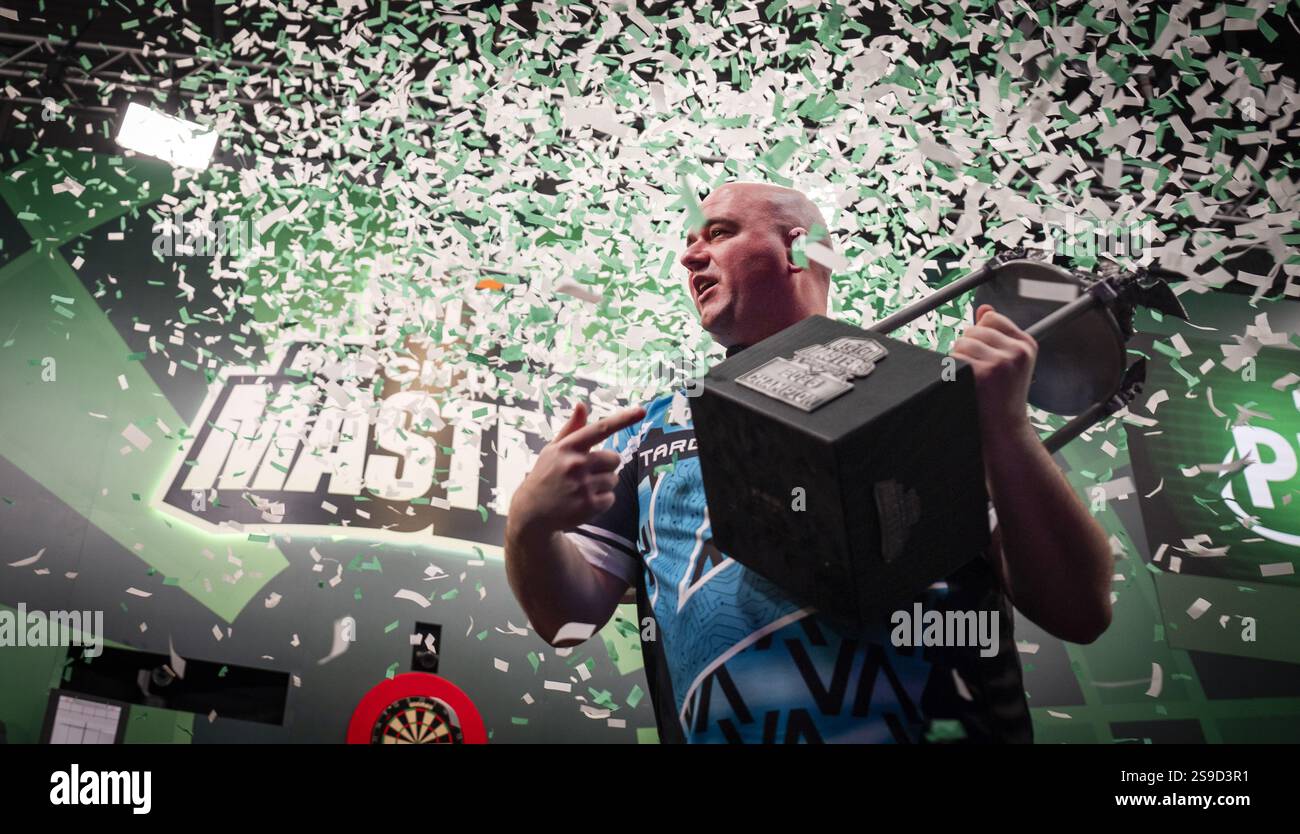 Den Bosch, Netherlands. 25th Jan, 2025. DEN BOSCH - Darter Rob Cross wins the final of the TOTO ...