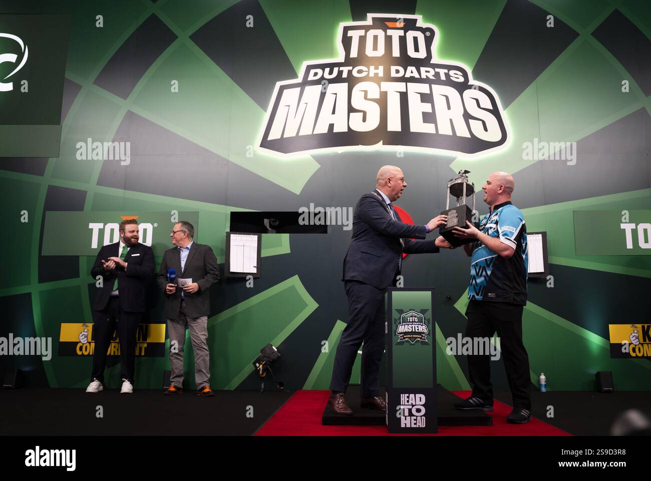 Den Bosch, Netherlands. 25th Jan, 2025. DEN BOSCH - Darter Rob Cross wins the final of the TOTO ...