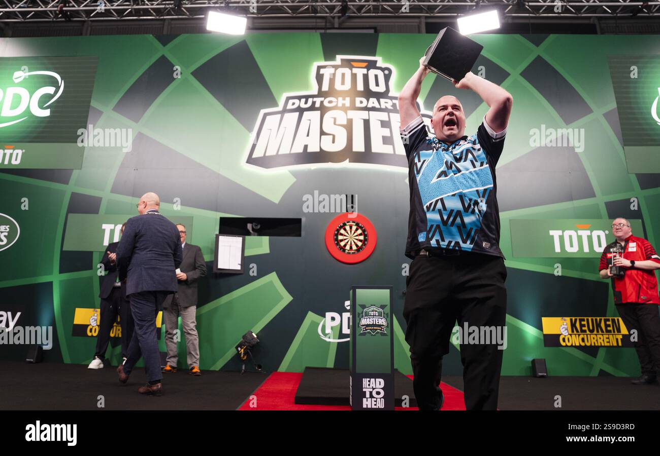 Den Bosch, Netherlands. 25th Jan, 2025. DEN BOSCH - Darter Rob Cross wins the final of the TOTO ...