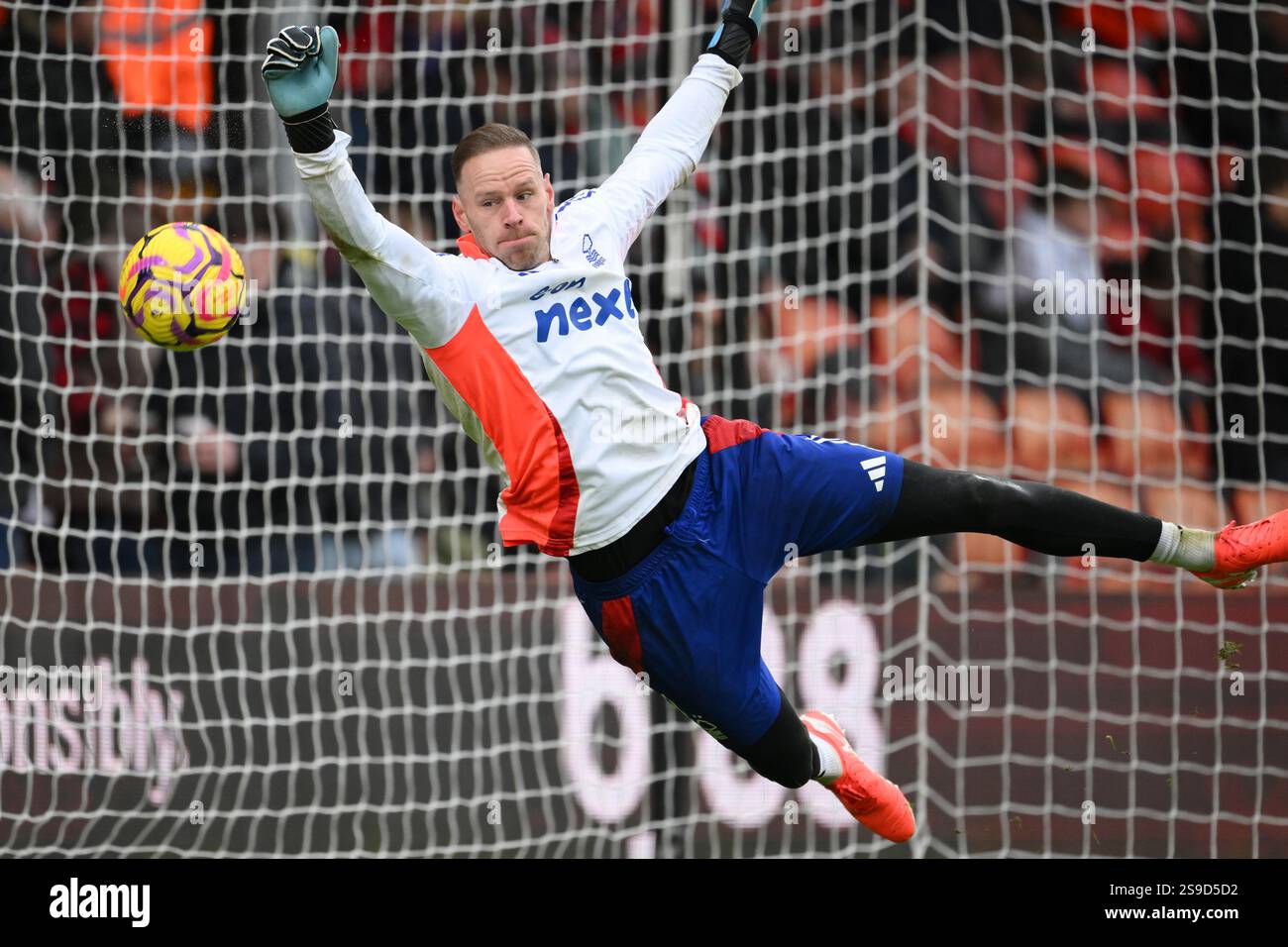 Matz Sels, Nottingham Forest goalkeeper warms up ahead of kick-off ...