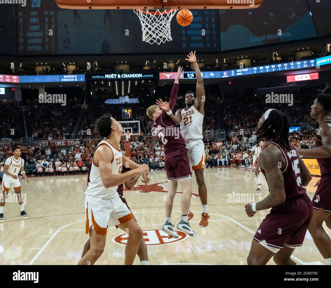Jan 25, 2025. Ze'Rik Onyema (21) of the Texas Longhorns in action vs ...