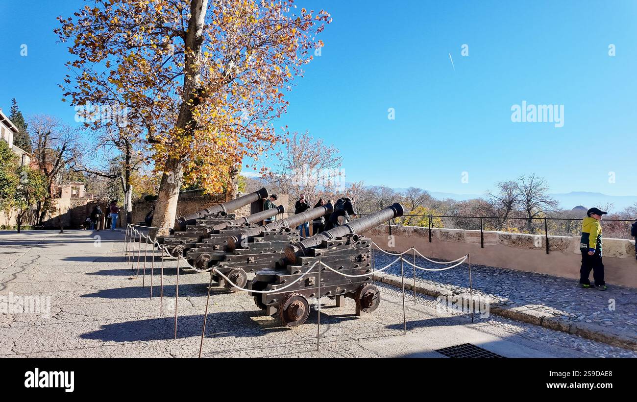 Cañones franceses are French cannons that were brought to the Alhambra ...
