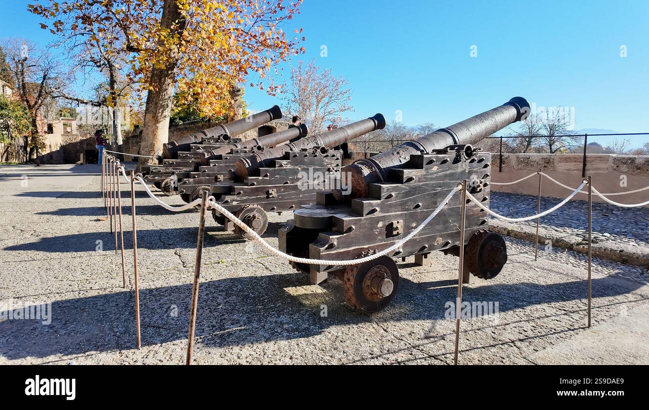 Cañones franceses are French cannons that were brought to the Alhambra ...