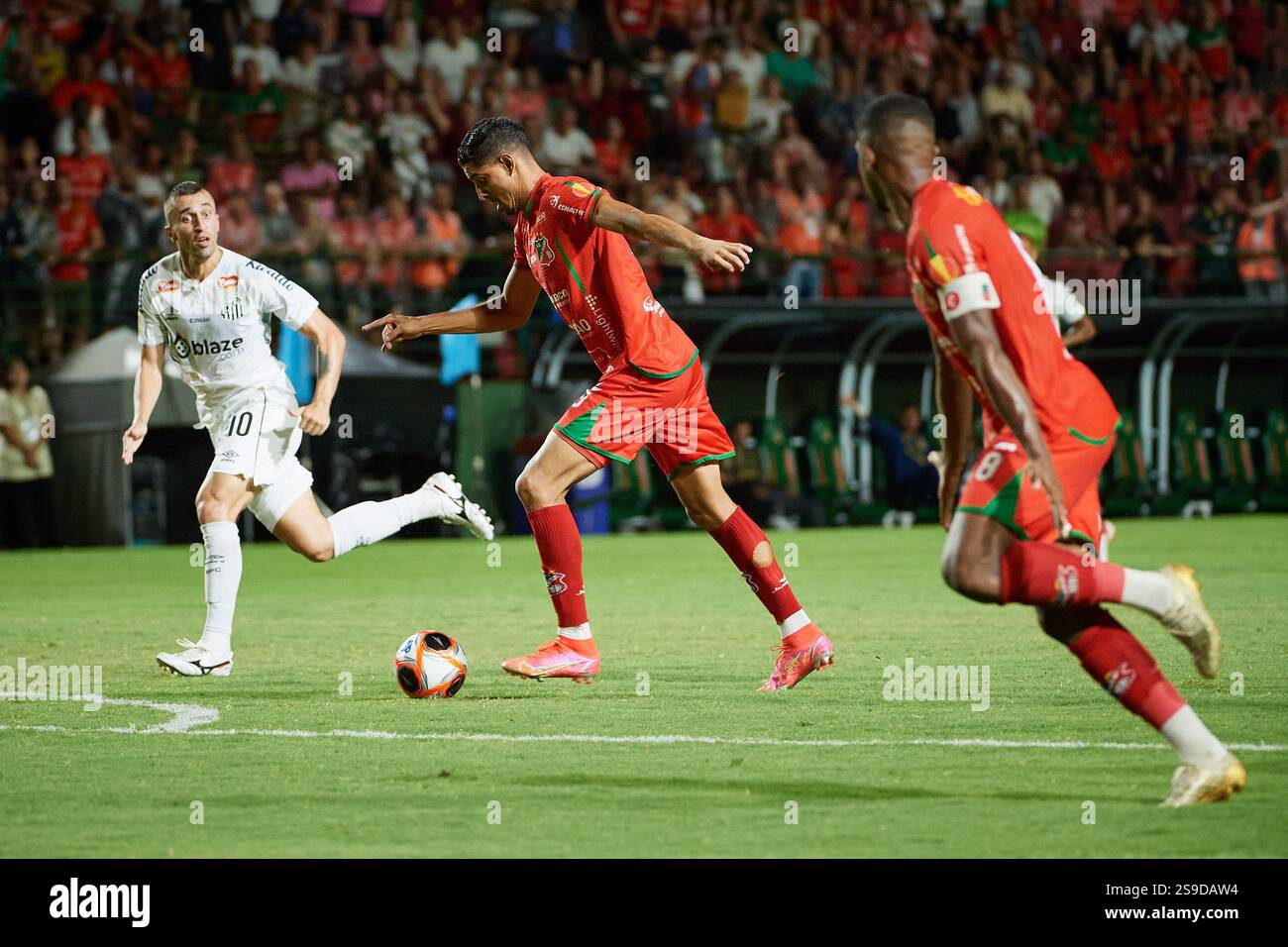 Daniel Amorim (center) of Velo Clube during the match between Velo ...
