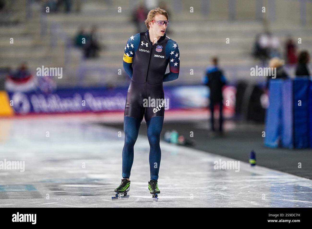CALGARY, CANADA - JANUARY 25: Jordan Stolz of United States of America ...