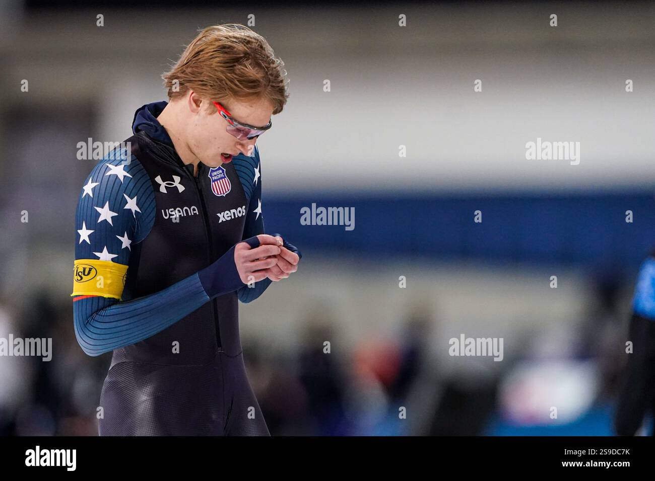 CALGARY, CANADA - JANUARY 25: Jordan Stolz of United States of America ...