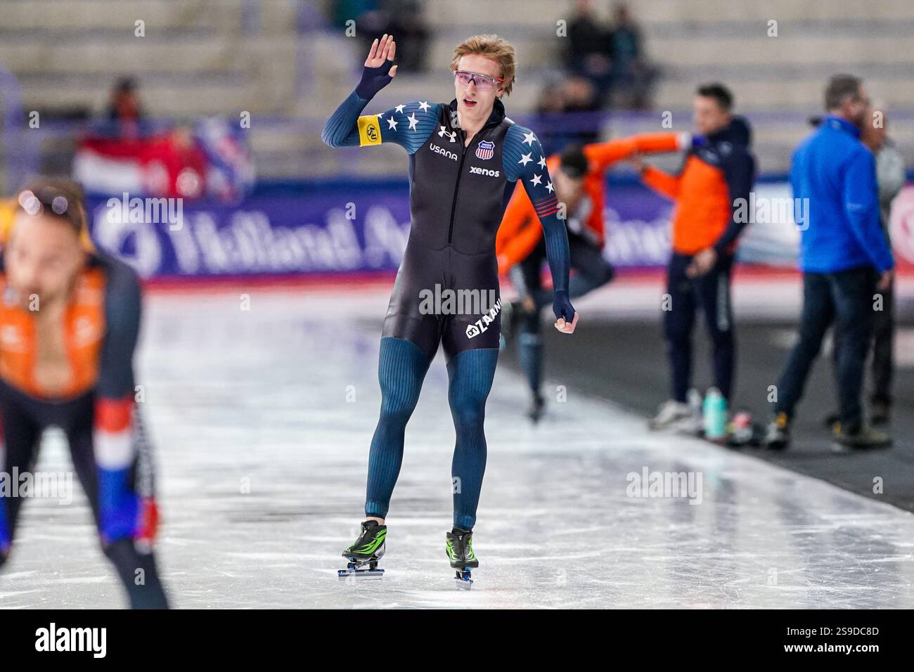 CALGARY, CANADA - JANUARY 25: Jordan Stolz of United States of America ...