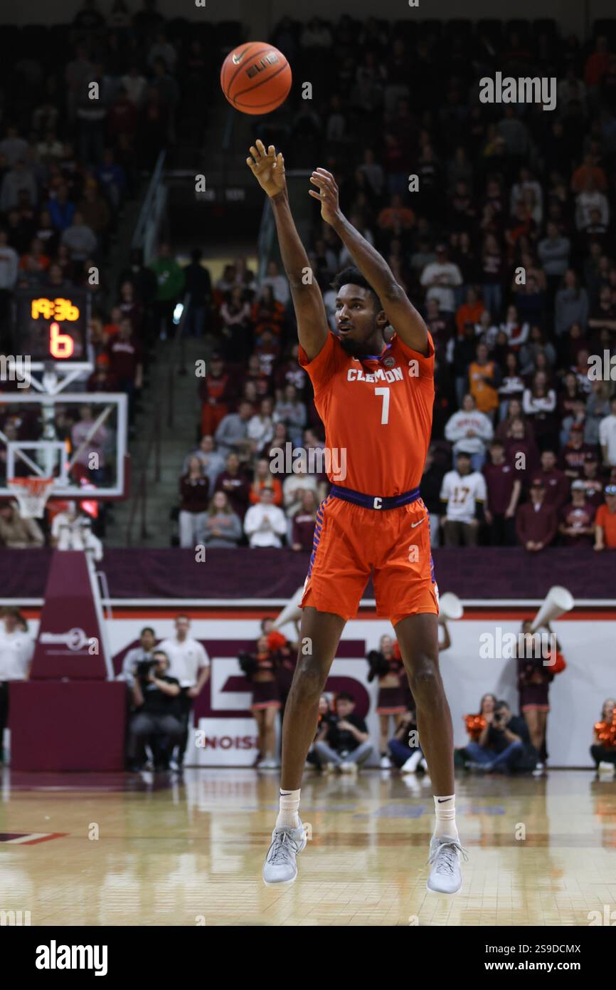 January 25, 2025: Clemson Tigers forward Chauncey Wiggins (7) shoots a ...