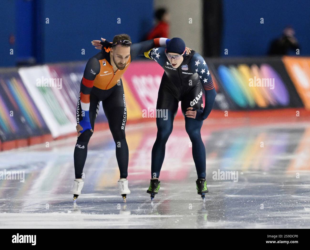 Jordan Stolz of United States (R) and Kjeld Nuis of Netherlands ...