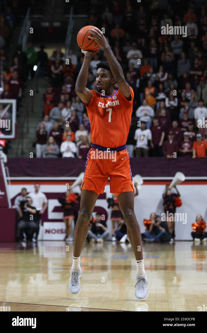 January 25, 2025: Clemson Tigers forward Chauncey Wiggins (7) shoots a ...