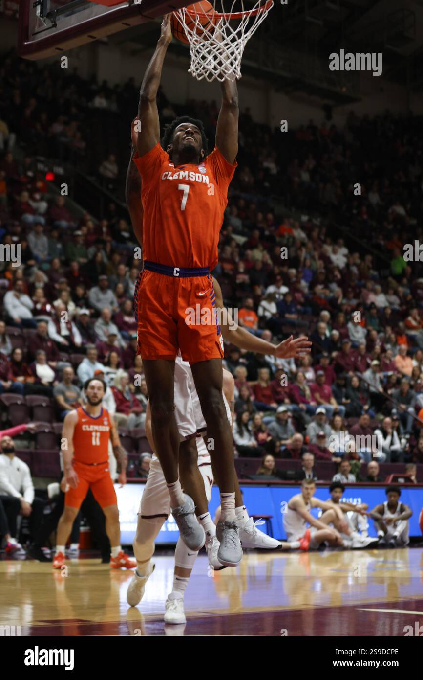 January 25, 2025: Clemson Tigers forward Chauncey Wiggins (7) dunks the ...