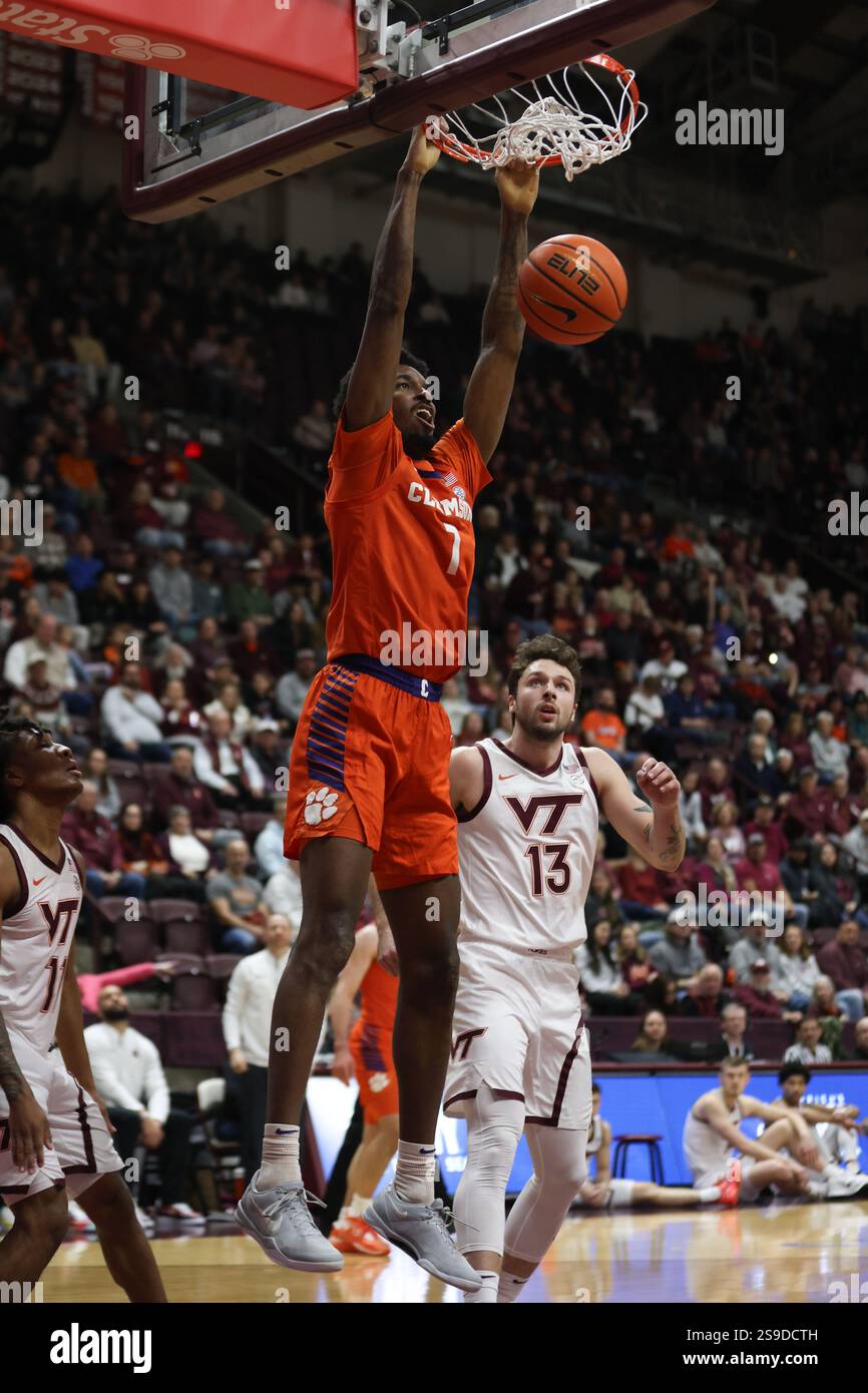 January 25, 2025: Clemson Tigers forward Chauncey Wiggins (7) dunks the ...