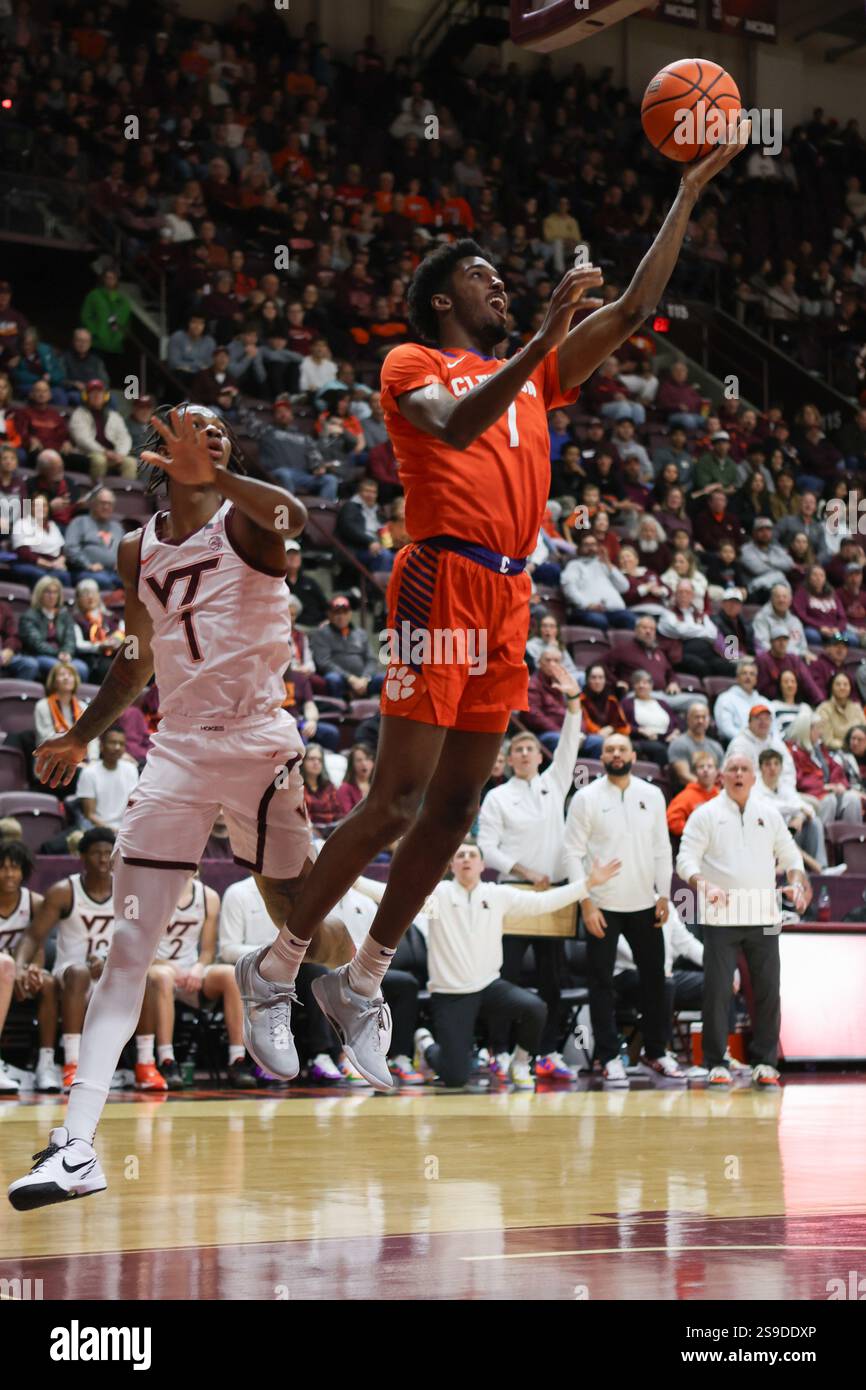 January 25, 2025: Clemson Tigers forward Chauncey Wiggins (7) shoots ...