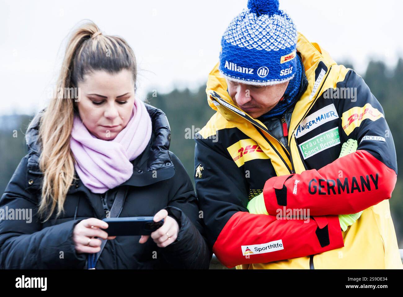 Felix Loch (GER, Deutschland) mit seiner Frau Lisa, 25.01.2025, Oberhof ...