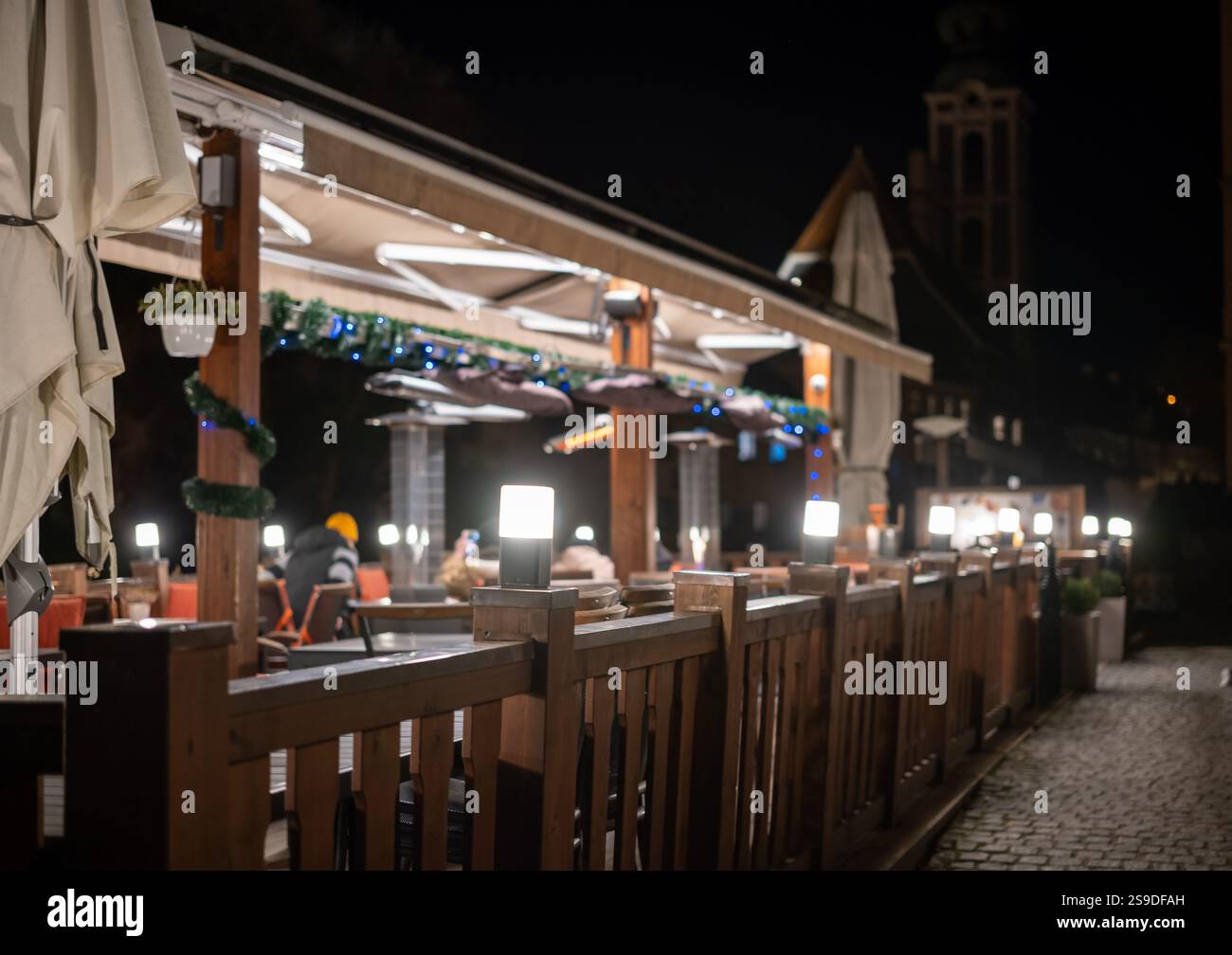 Inviting cafe lighting hi-res stock photography and images - Alamy
