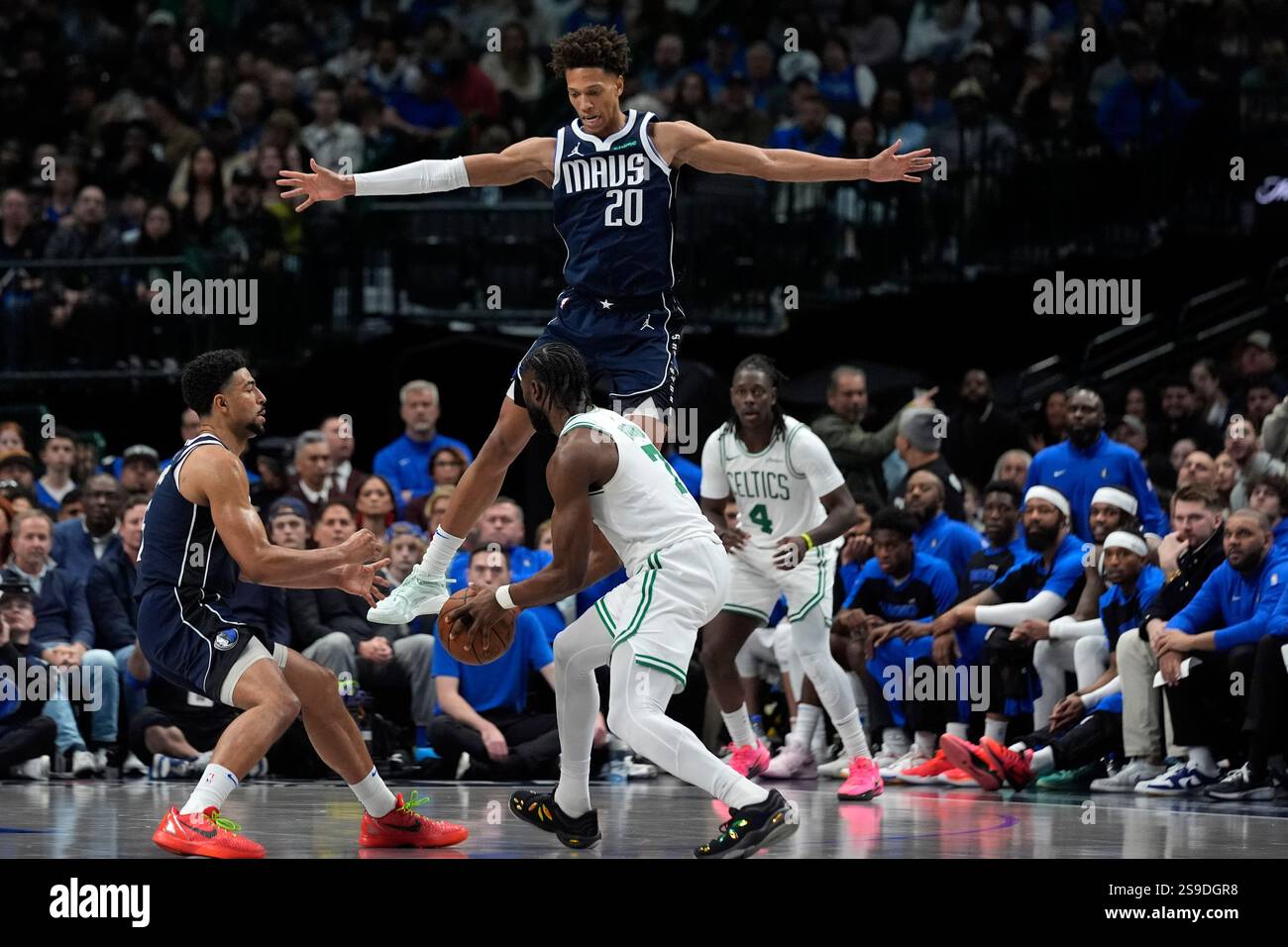 Dallas Mavericks forward Kessler Edwards (20) and guard Quentin Grimes ...