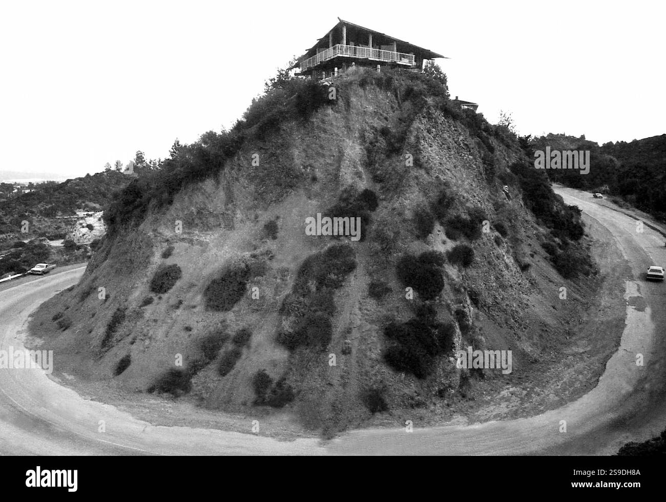 Los Angeles, CA, USA, approx. 1988. Hilltop house along the iconic ...