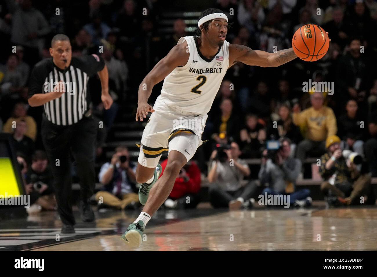 Vanderbilt guard MJ Collins Jr. (2) plays during the first half of an ...